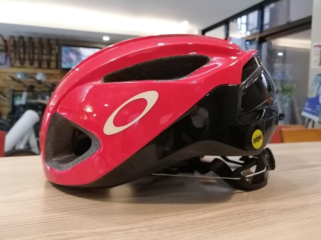 Oakley Aro 3 MIPS Road Bike Helmet, Sports Equipment, Bicycles & Parts ...