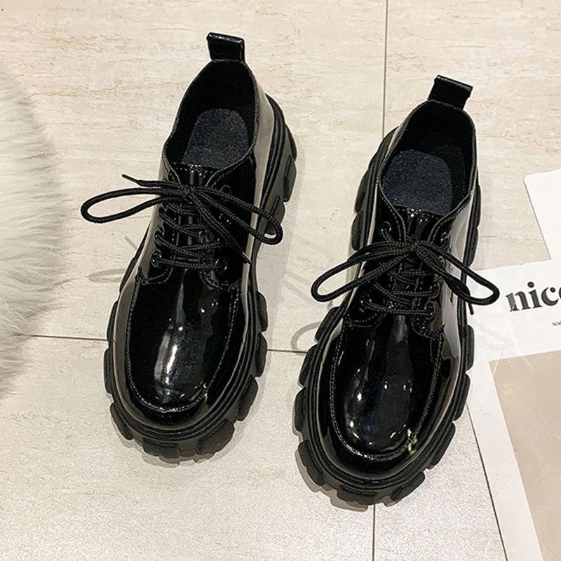 Sepatu Hitam Glossy Oxford wanita Docmart, Fesyen Wanita, Sepatu di ...