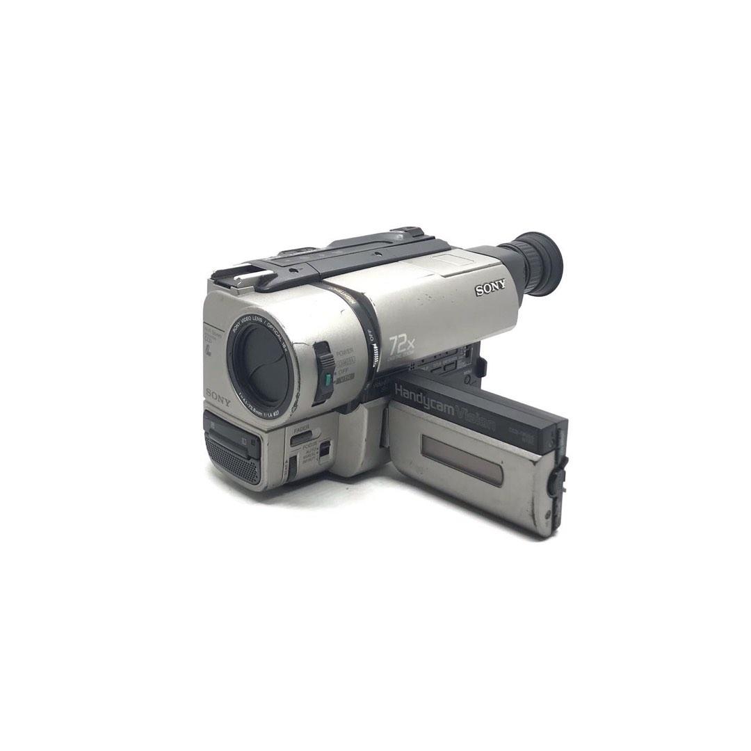 Sony Handycam CCD-TRV65 Hi8, Photography, Video Cameras on Carousell