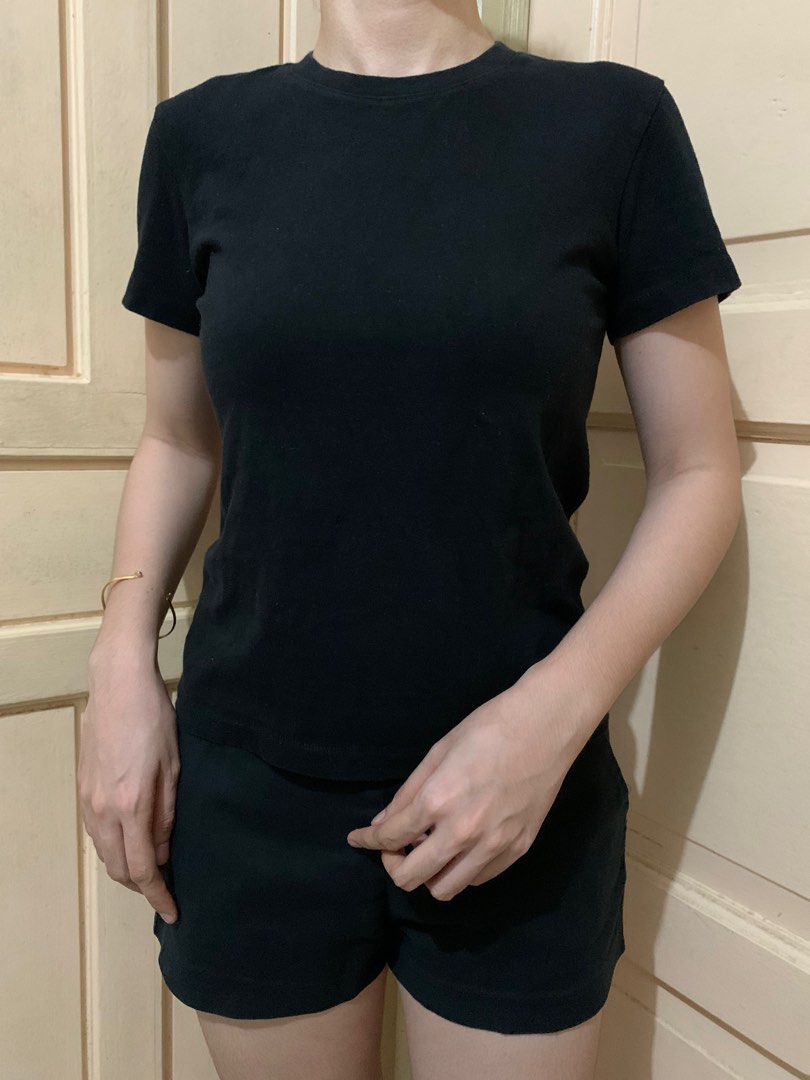 Uniqlo U Black Basic Top, Women's Fashion, Tops, Shirts on Carousell