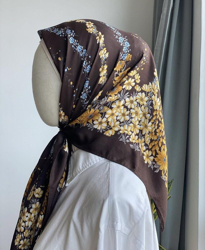 Vintage scarve, Women's Fashion, Muslimah Fashion, Hijabs on Carousell