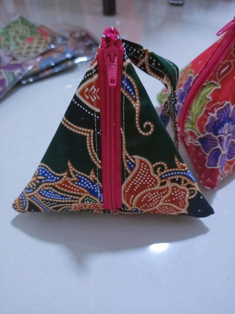100% handmade batik triangle coin pouch with zip from Thailand, Women's ...