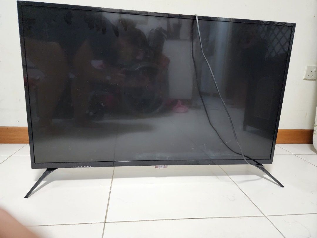 45 inch Philips TV with wall mount.(not smart tv), TV & Home Appliances ...