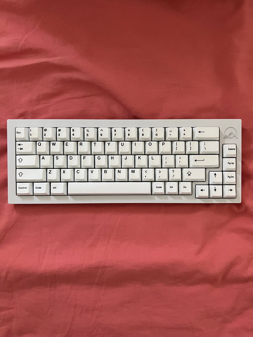 Alpine65 by Bitmap Studios (65% custom keyboard), Computers & Tech ...