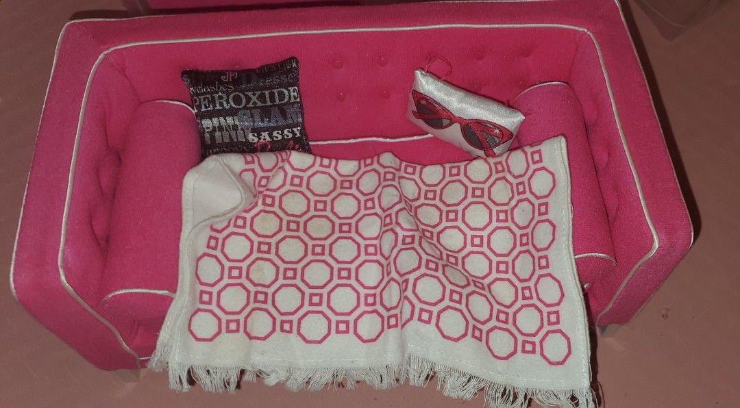 Barbie Jonathan Adler Pink Sofa with Accessories, 興趣及遊戲, 收藏品及紀念品, 古董收藏 ...