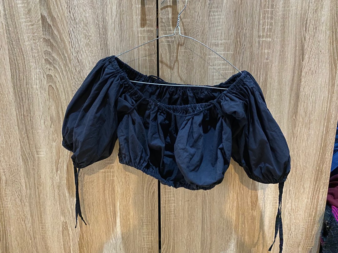 Black Sabrina, Fesyen Wanita, Pakaian Wanita, Atasan di Carousell