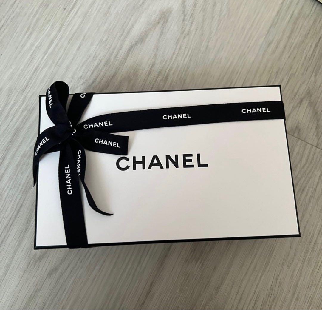 Chanel gift box/ Chanel Christmas gift box, Furniture & Home Living ...