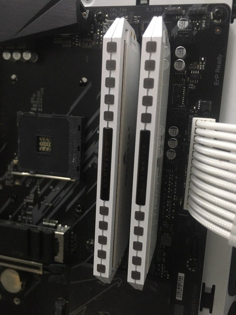 Corsair Dominator Platinum RGB Series White Edition DDR4 Memory Up ...