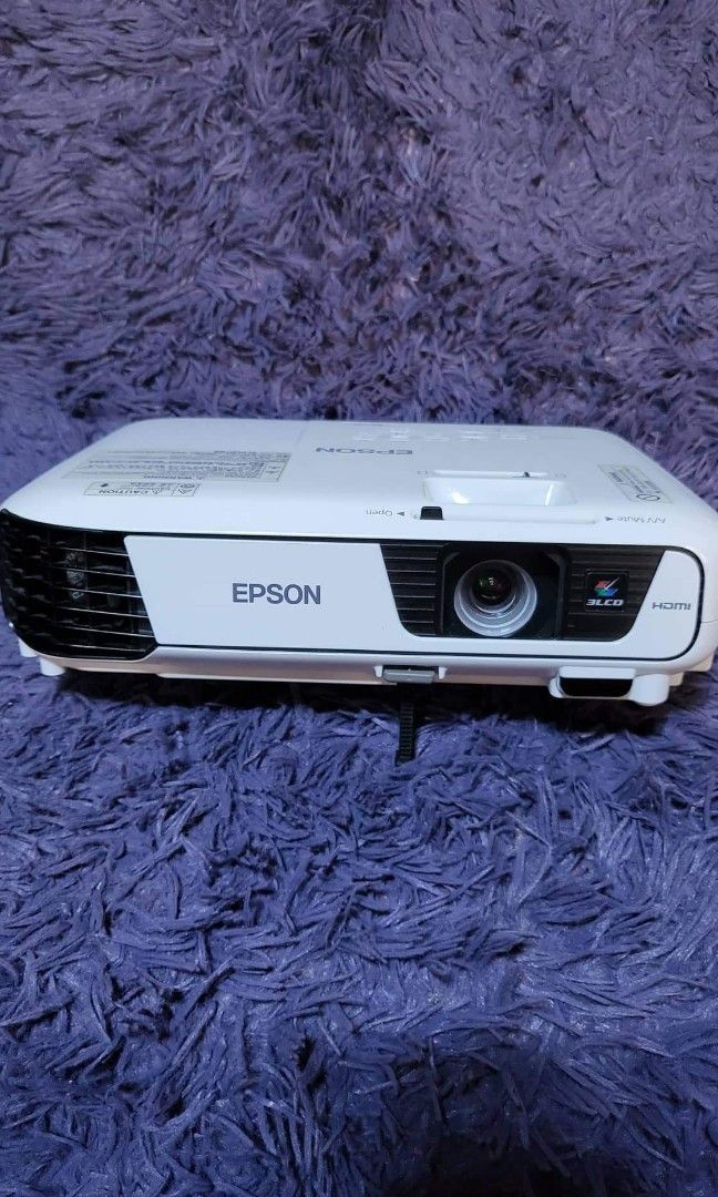 EPSON EB-S31 PROJECTOR, TV & Home Appliances, TV & Entertainment ...