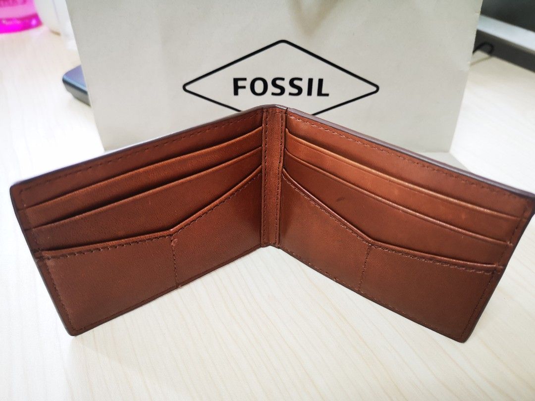 Fossil bifold wallet genuine leather, Men's Fashion, Watches ...