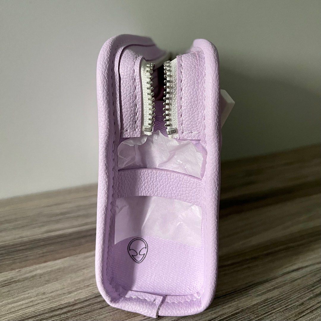 Glossier x Olivia Rodrigo Mini Beauty Bag, Women's Fashion, Bags ...