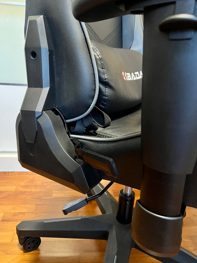 Hdaba gaming chair, Furniture & Home Living, Furniture, Chairs on Carousell