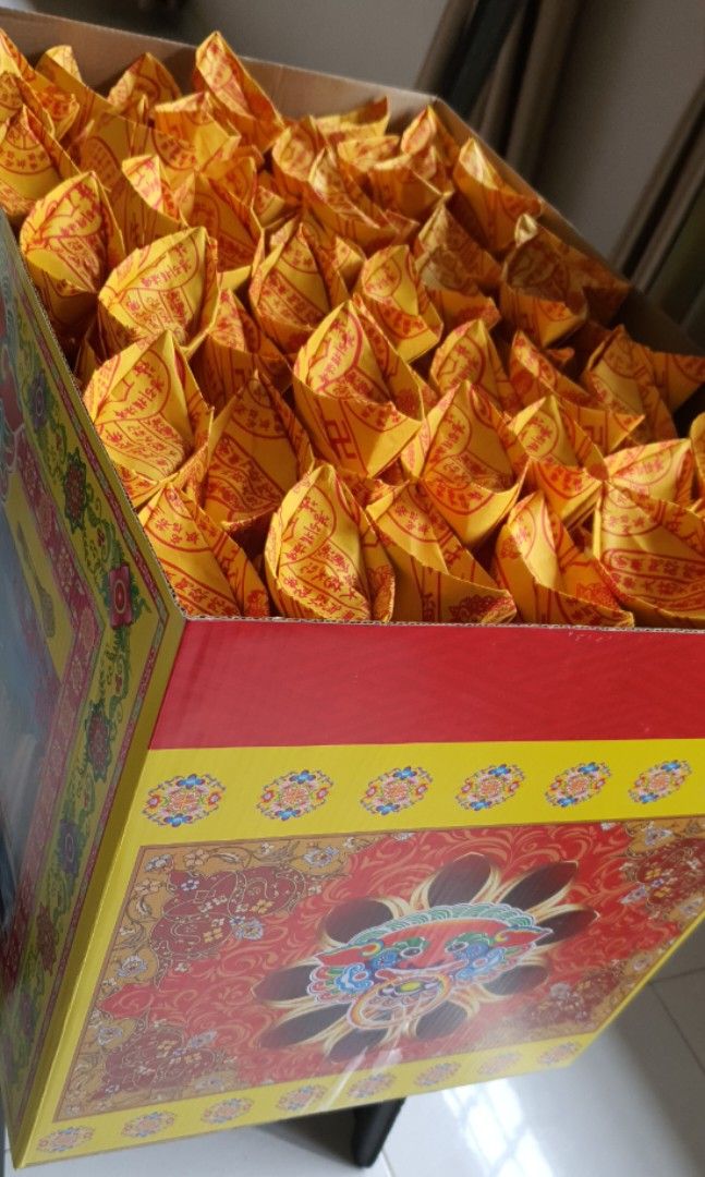 Joss Paper Traditional Ingot / Ingot box, Hobbies & Toys, Memorabilia ...