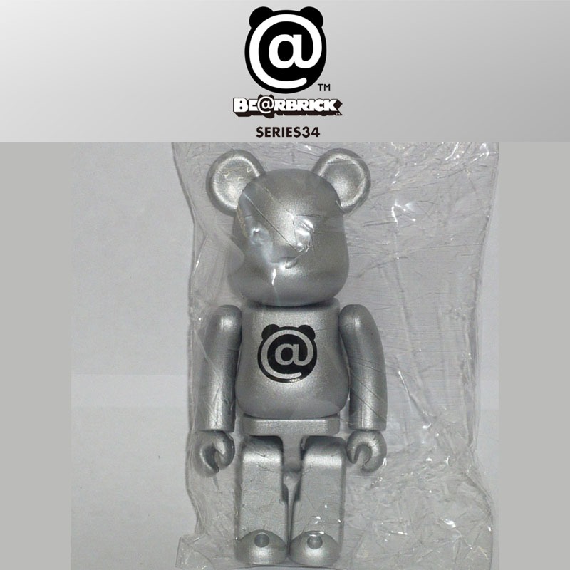 Medicom Toy [34 100% 銀色 @字] Medicom Be@rbrick Bearbrick Series 34 BASIC - "@", 興趣及遊戲, 玩具 & 遊戲類 ...