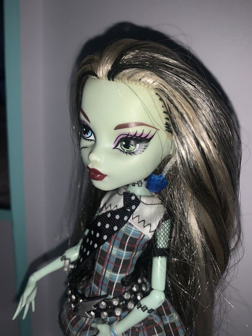 Monster high basic frankie stein, Hobbies & Toys, Toys & Games on Carousell