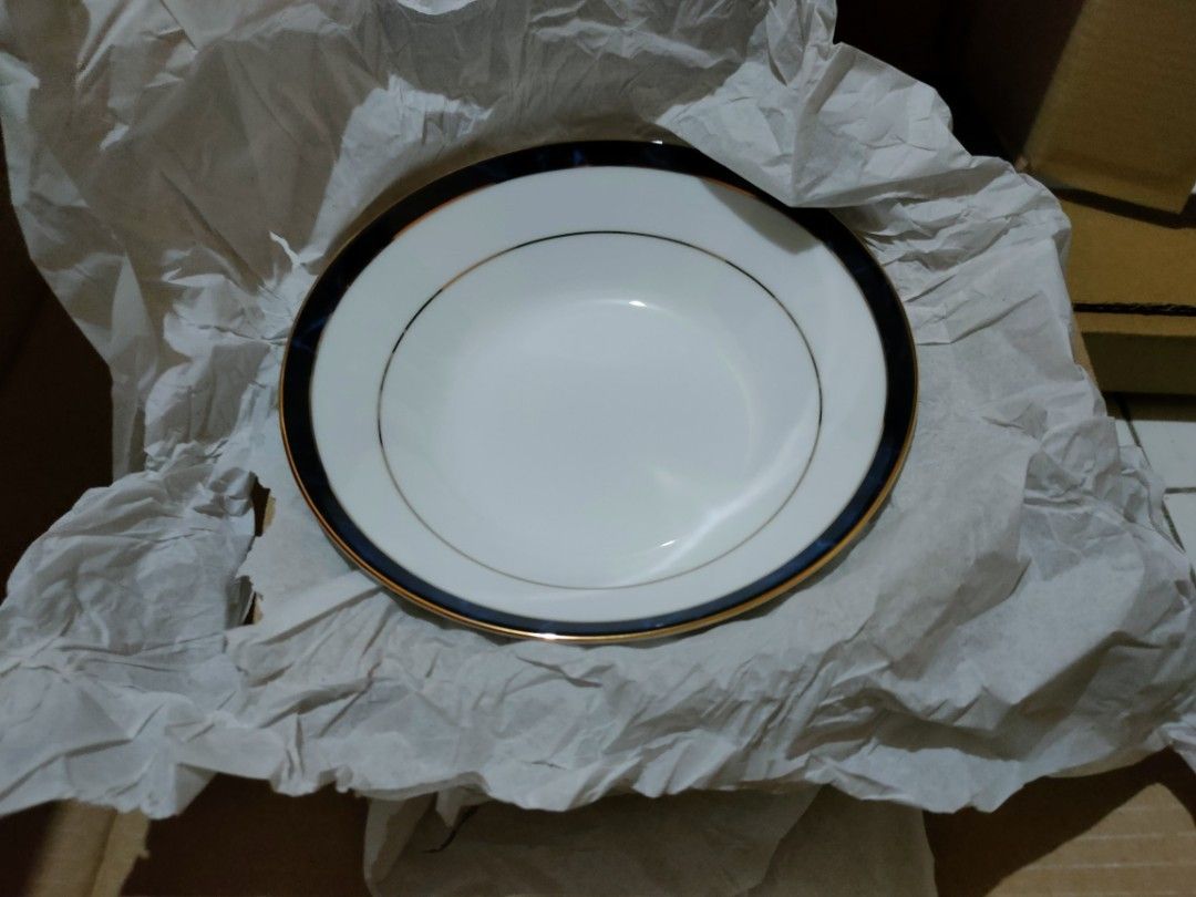 Noritake 20pc Dinner set, Food & Drinks, Packaged & Instant Food on Carousell