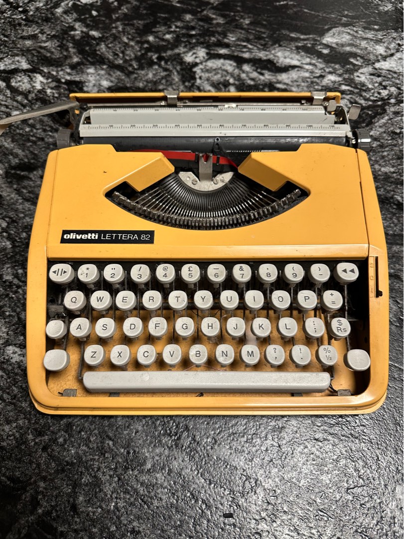 Olivetti Lettera 82, Hobbies & Toys, Memorabilia & Collectibles ...