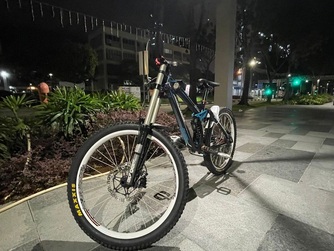 Polygon DH Collosus Full Setup., Sports Equipment, Bicycles & Parts ...