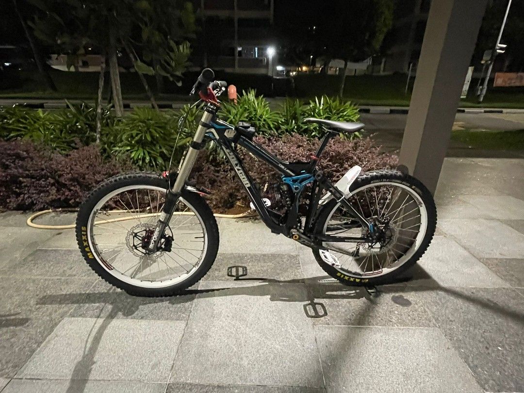 Polygon DH Collosus Full Setup., Sports Equipment, Bicycles & Parts ...