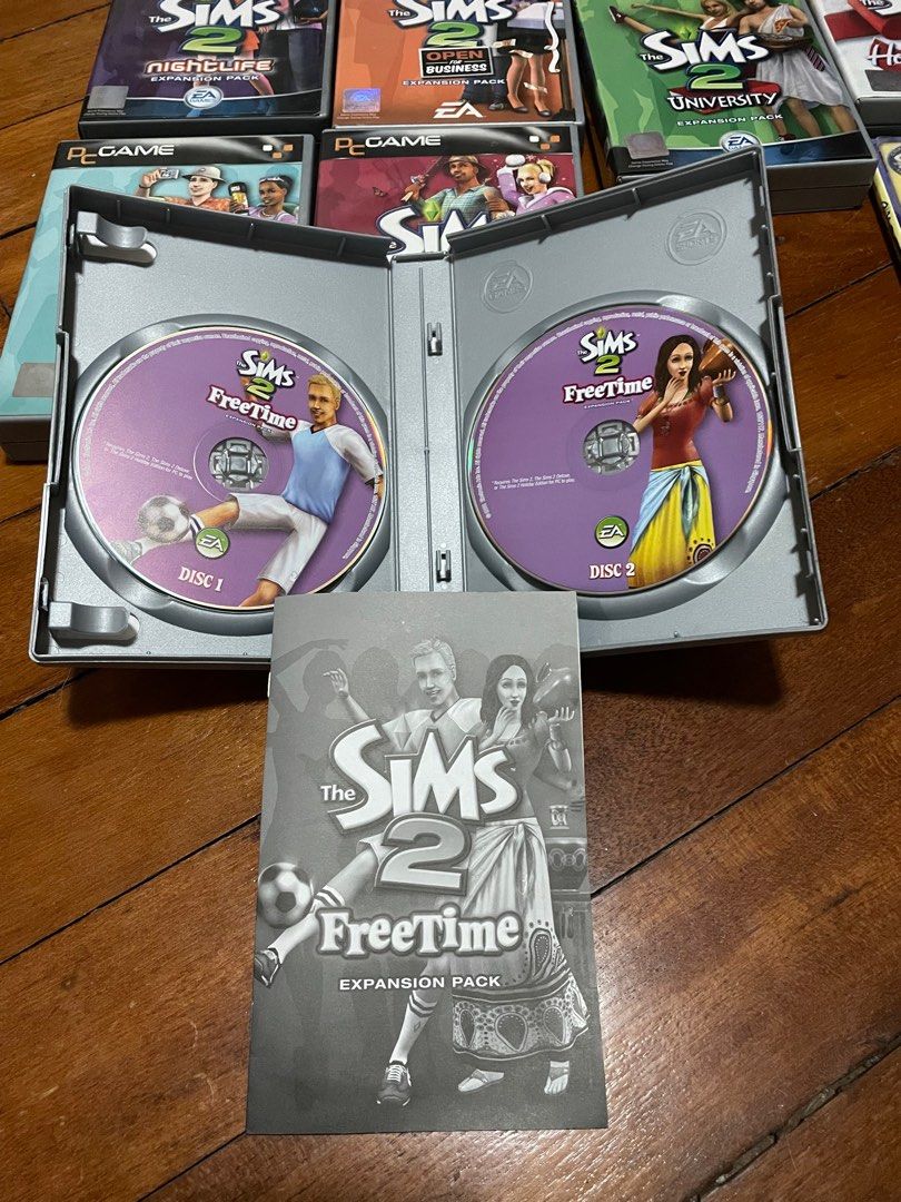 Preloved The Sims 2 Holiday Edition Base Game with 6 Expansions and 5 ...