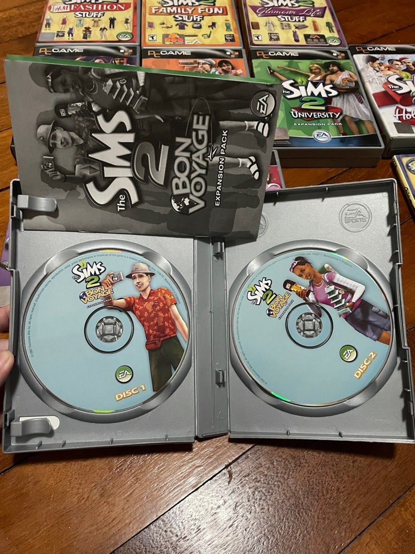 Preloved The Sims 2 Holiday Edition Base Game with 6 Expansions and 5 ...