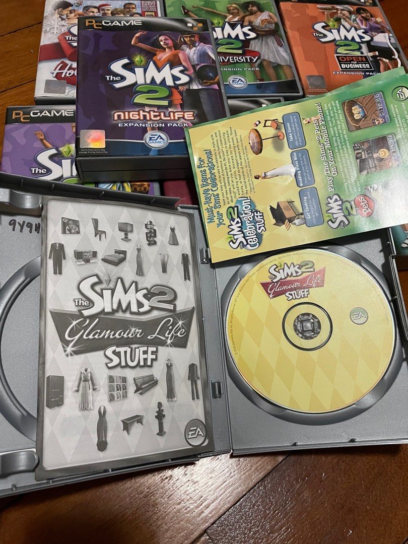 Preloved The Sims 2 Holiday Edition Base Game with 6 Expansions and 5 ...