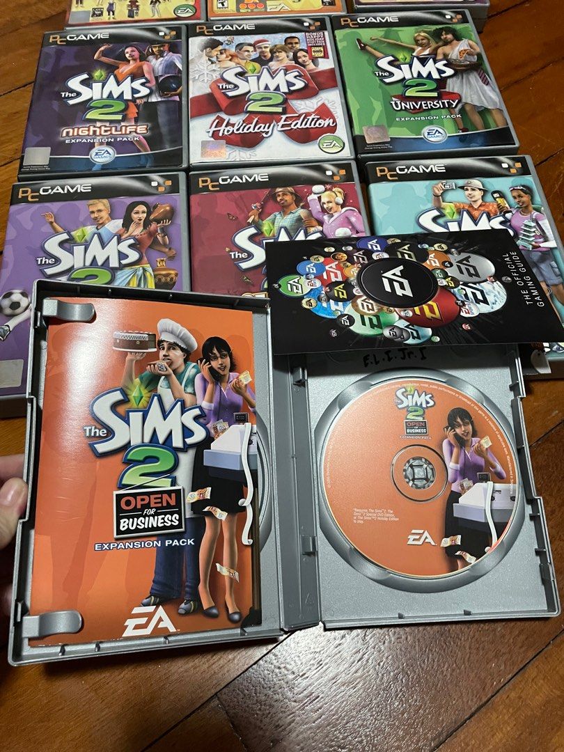 Preloved The Sims 2 Holiday Edition Base Game with 6 Expansions and 5 ...