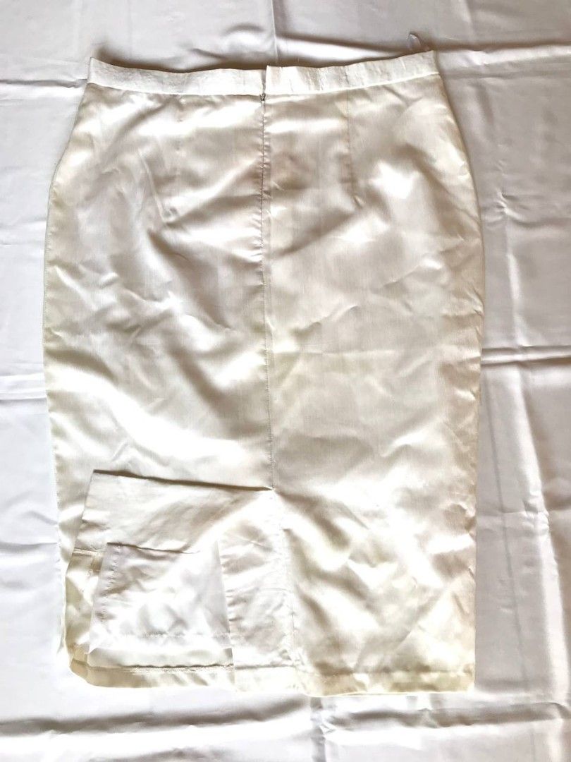 Rok Polos Warna Putih, Fesyen Wanita, Pakaian Wanita, Gaun & Rok di ...