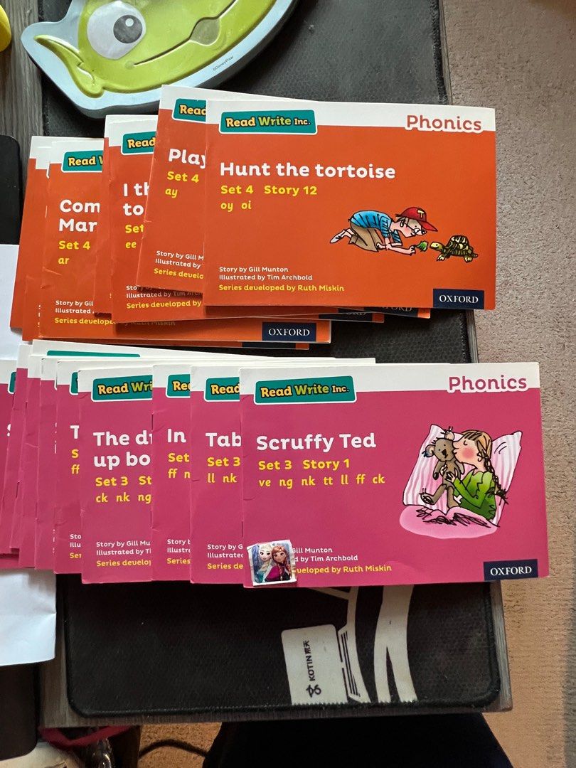 RWI textbook for Phonics, 興趣及遊戲, 書本 & 文具, 小朋友書 - Carousell