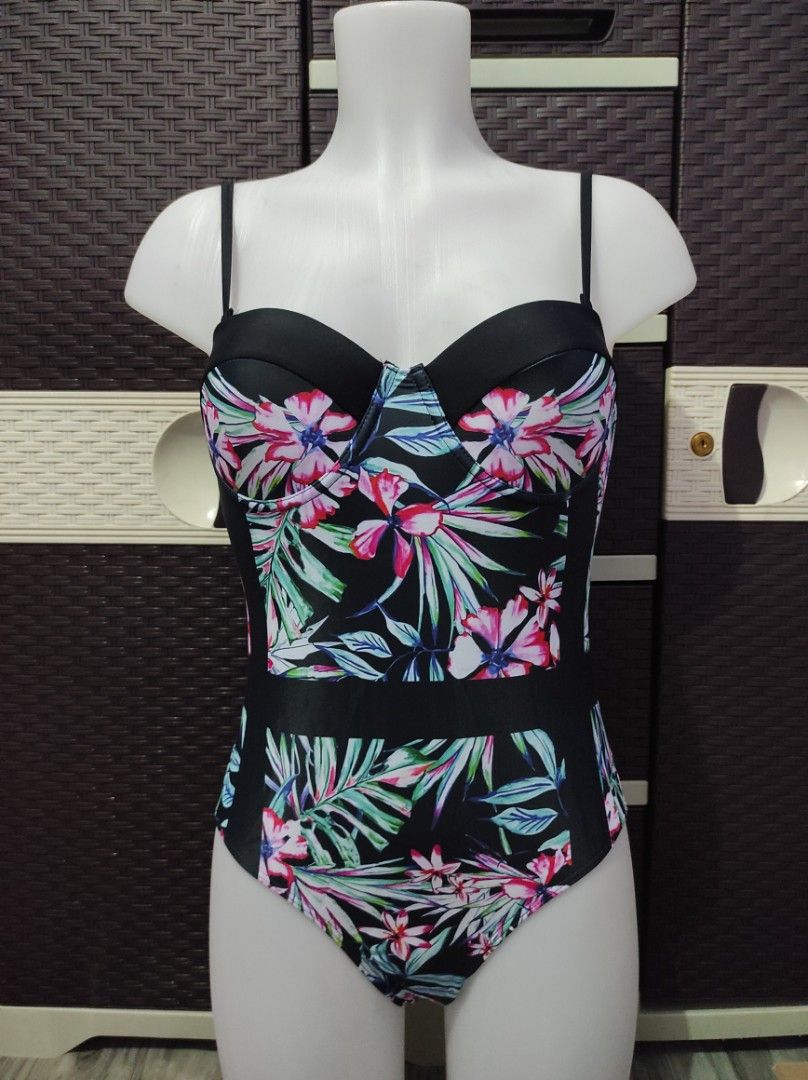 SHEIN SWIMSUIT, Women's Fashion, Swimwear, Bikinis & Swimsuits on Carousell