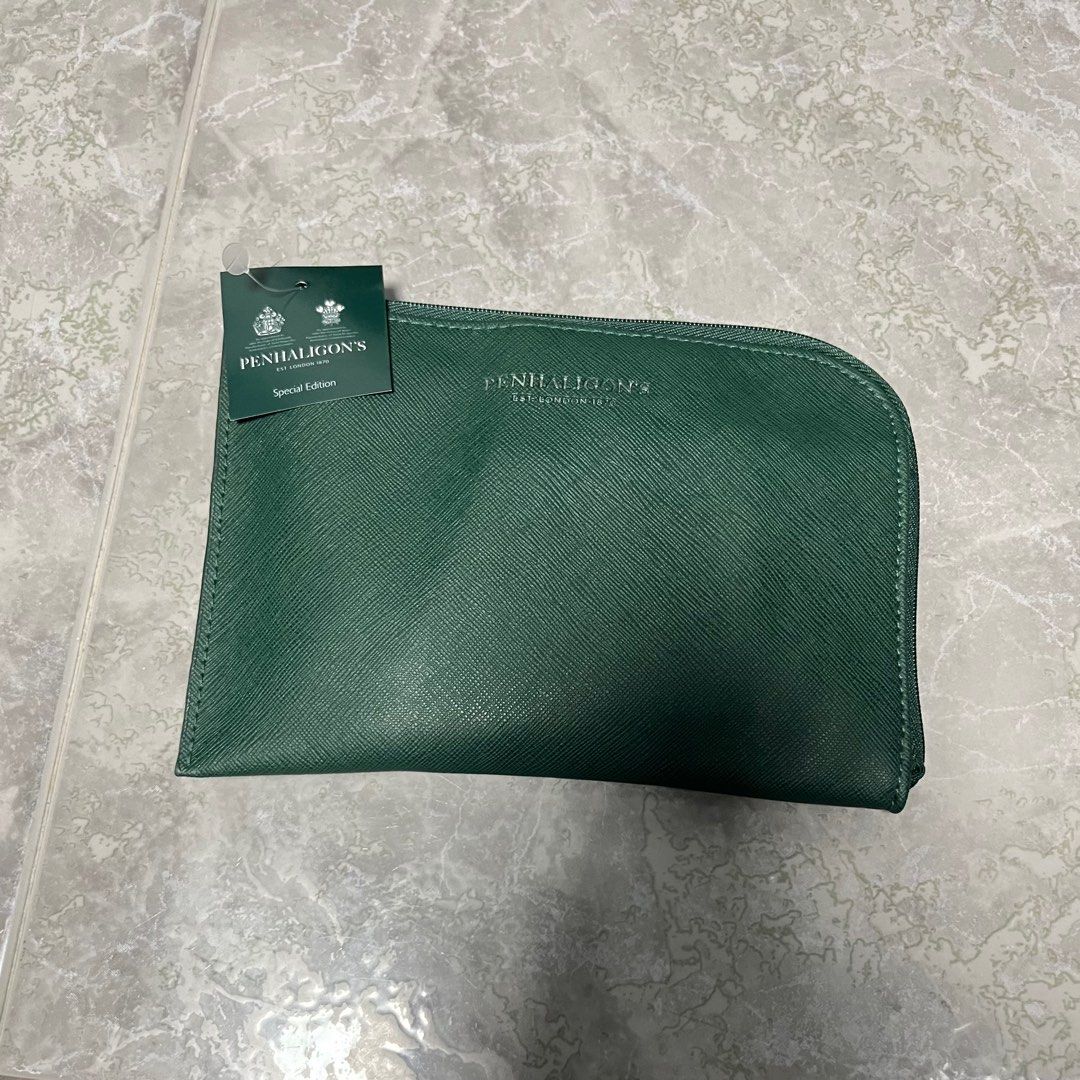 SQ Business class amenity kit, Hobbies & Toys, Travel, Travel ...