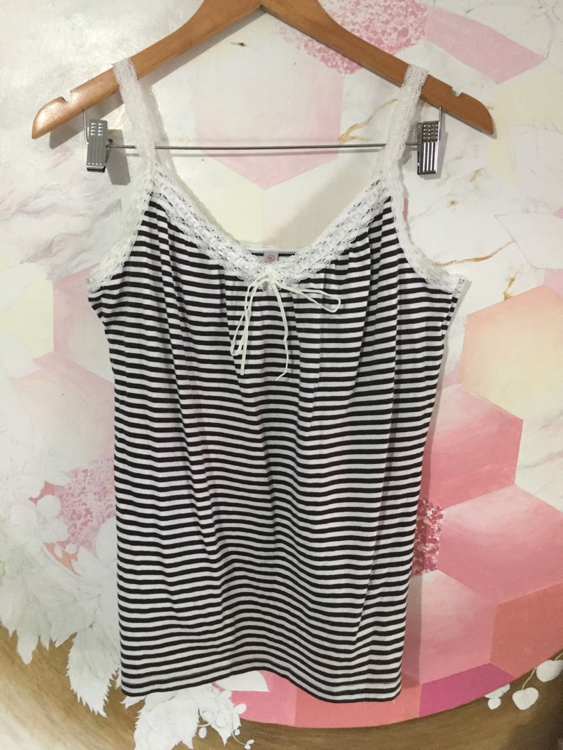 UNIQLO Cami Lace Top, Women's Fashion, Tops, Sleeveless on Carousell