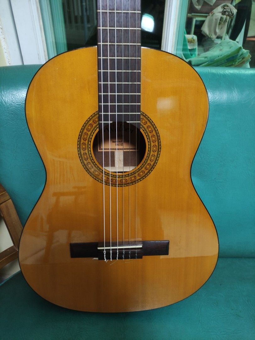 Walden classical guitar, Hobbies & Toys, Music & Media, Musical ...