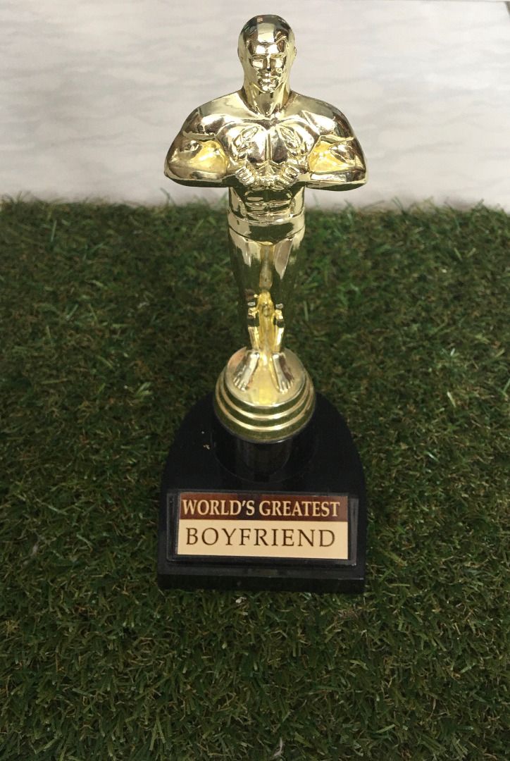 World's Greatest Boyfriend Oscar Trophy - Universal Studios Singapore ...