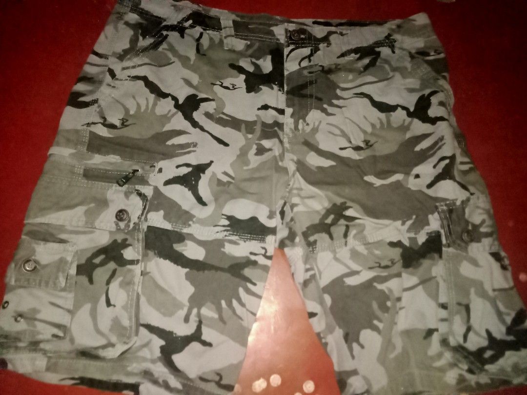6 pocket short, Men's Fashion, Bottoms, Shorts on Carousell