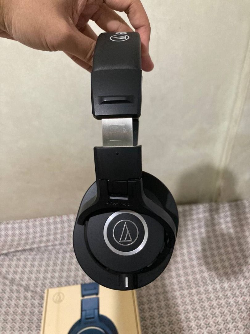 Audio-Technica ATH-M40x Professional Studio Monitor Headphones, Audio ...