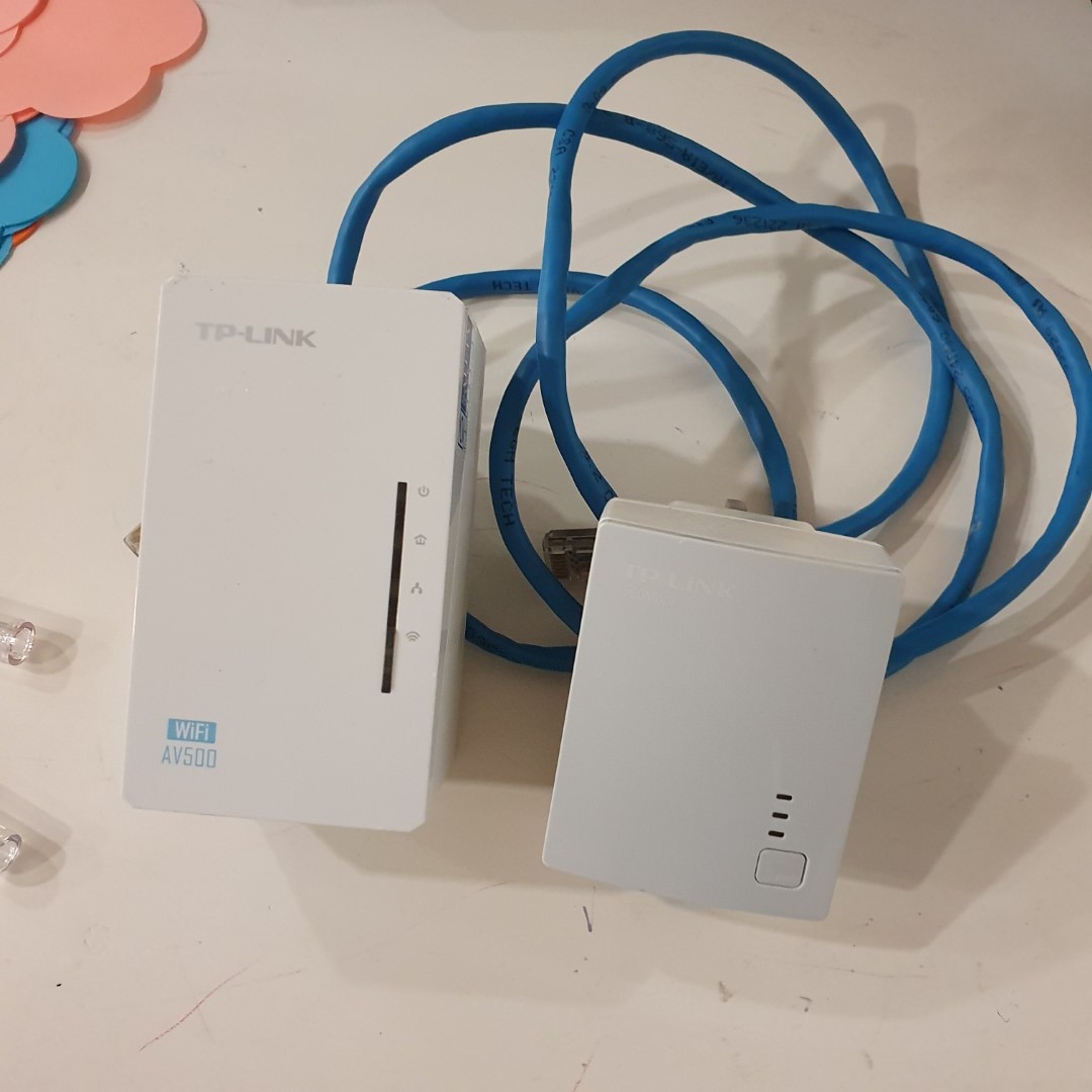 AV500 Powerline Wi-Fi Kit TL-WPA4226KIT Wifi range extender wall plug ...