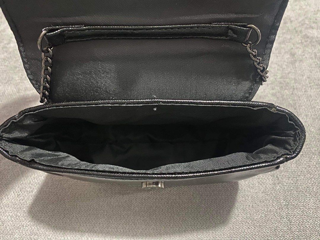 Brand New Auth Guess Bria Logo Chain Bag, Women's Fashion, Bags ...