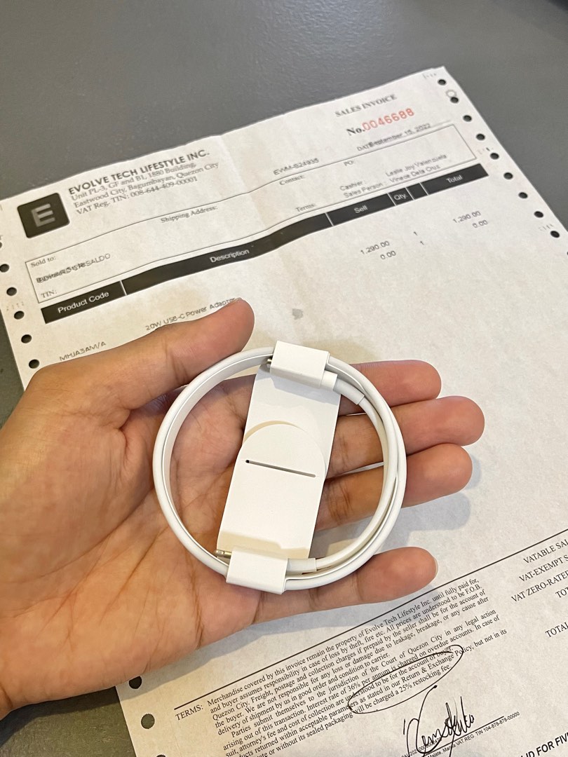 Brandnew Original apple cord USB-C to Lighting cable (with original ...