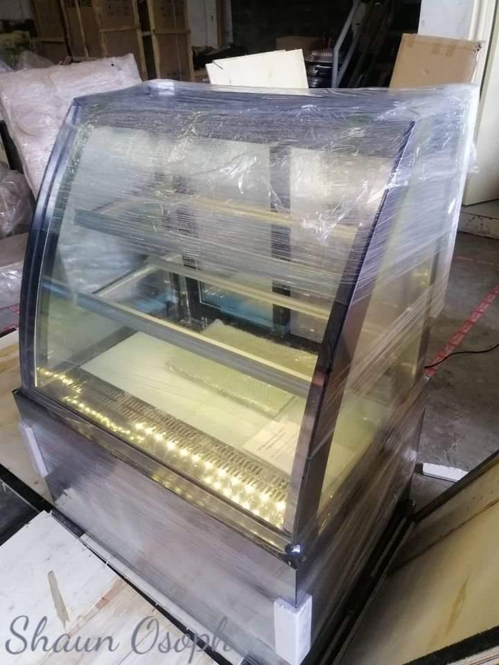 Curved type cake chiller display on Carousell