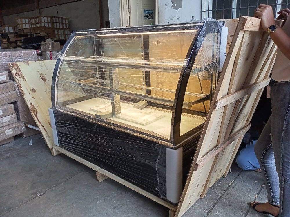 Curved type cake chiller display, TV & Home Appliances, Kitchen ...