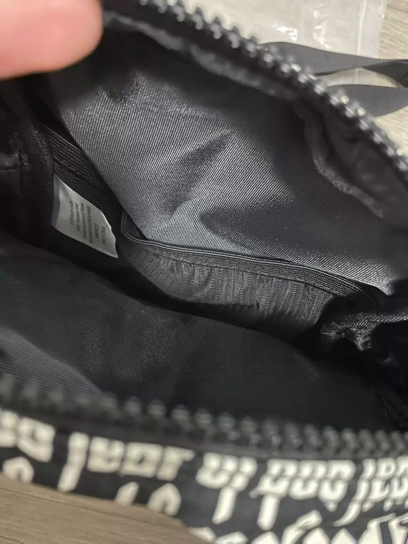 Fear of God FOG Essentials Messenger Pouch, Men's Fashion, Bags, Belt ...