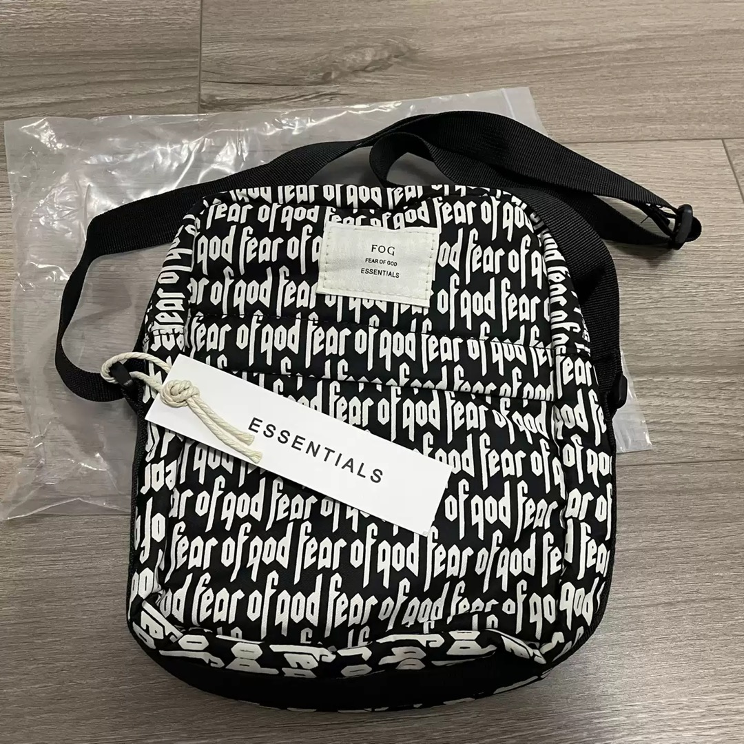 Fear of God FOG Essentials Messenger Pouch, Men's Fashion, Bags, Belt ...