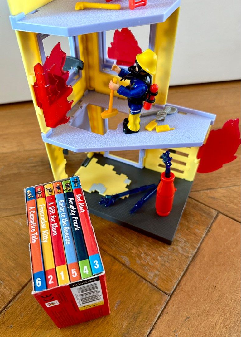 FIREMAN SAM RESCUE TOWER WITH 6 BOOK POCKET LIBRARY, 興趣及遊戲, 玩具 & 遊戲類 ...