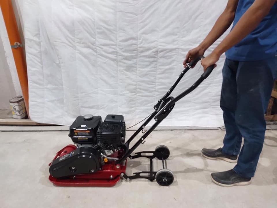 Full Boar Plate Compactor 6.5HP, Commercial & Industrial, Construction ...