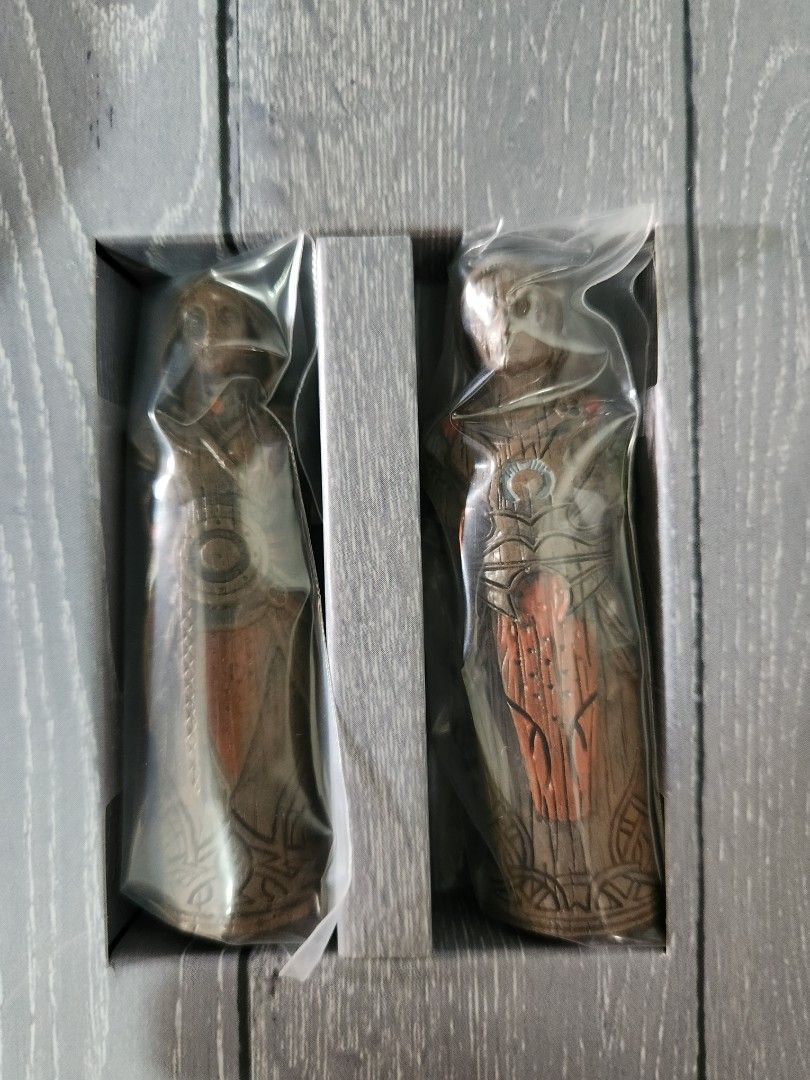 God of War Ragnarok Dwarven Dice Set, 2" Vanir Twins Carvings, Hobbies ...