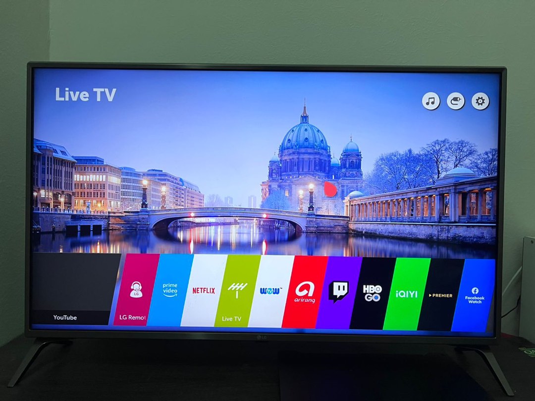 LG TV 43 UHD GREAT CONDITION LIKE NEW, TV & Home Appliances, TV ...