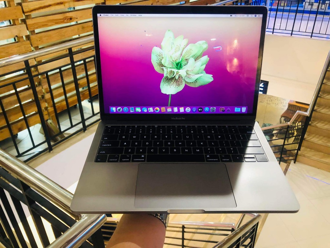 Macbook Pro (13-inch, 2017, Two Thunderbolt 3 Ports) 8GB RAM 128 SSD Os ...