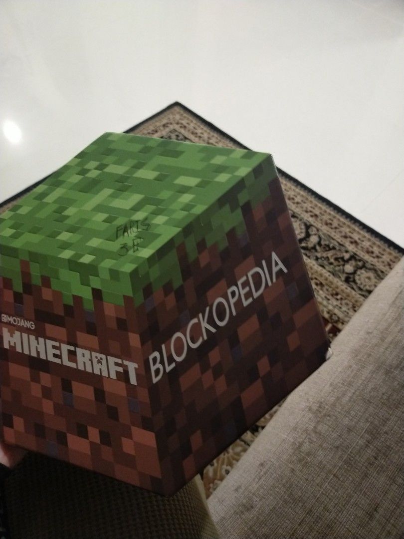 Minecraft blockopedia book, Hobbies & Toys, Toys & Games on Carousell