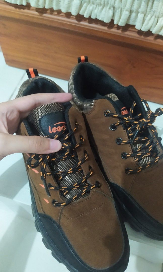Sepatu Coklat, Fesyen Pria, Sepatu , Sepatu Boot di Carousell
